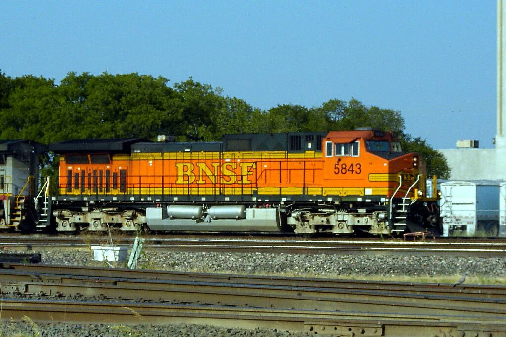 BNSF 5843